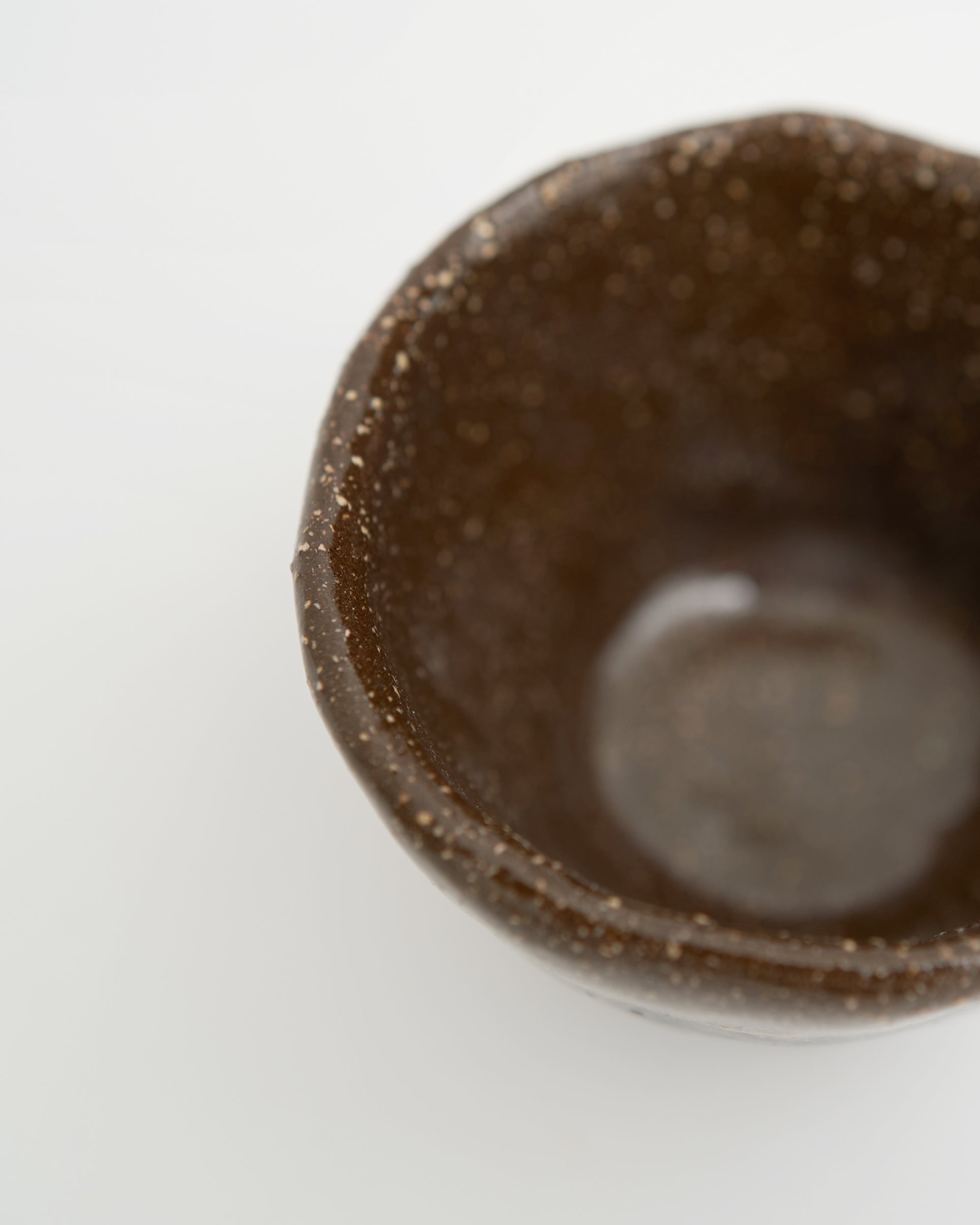 ANAPHI CERAMIC -CUP WITH LEGS – Graphpaper